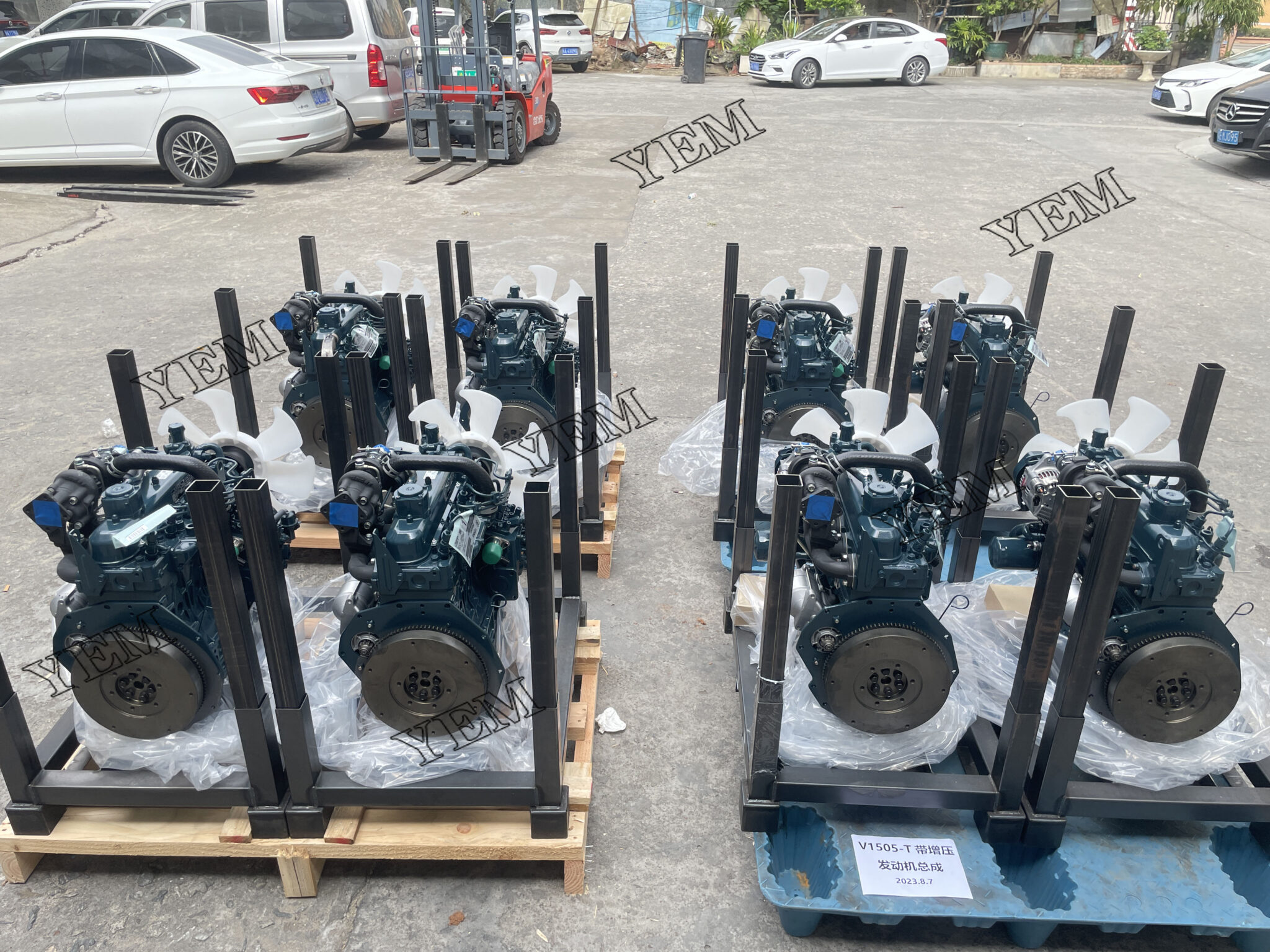 A closer look at the engine assembly: the precision inside the engine ...