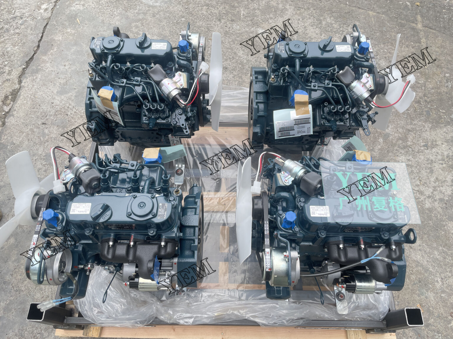 A closer look at the engine assembly: the precision inside the engine ...